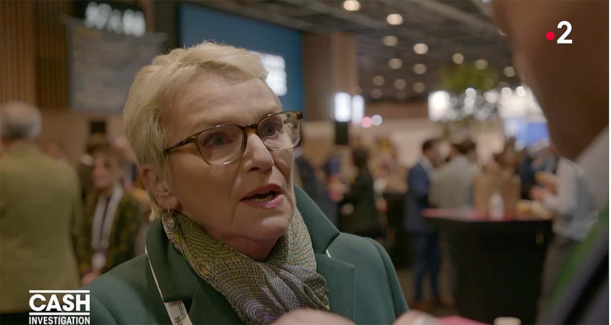 Élise Lucet poussée en pleine interview, violent clash dans Cash ... Élise Lucet poussée en pleine interview, violent clash dans Cash ...